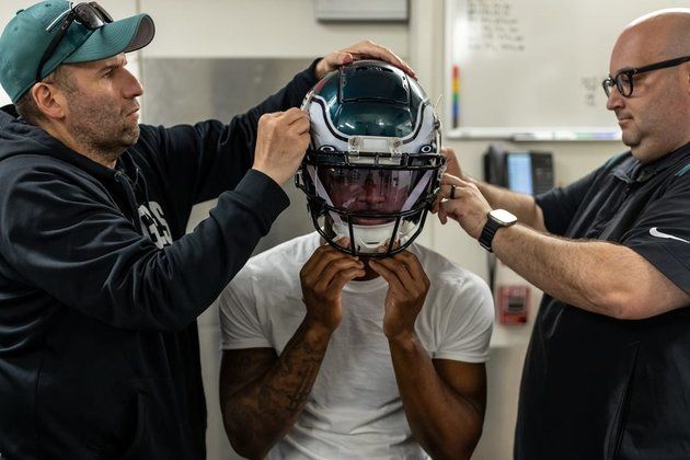 Behind the Scenes: A look at the Eagles' Equipment Staff ...